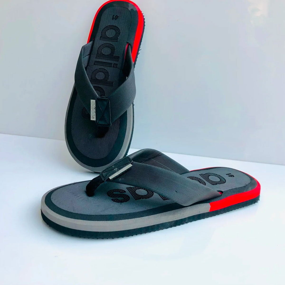 FF-001 - Stylish Black-Red FlipFlop - MochiMax